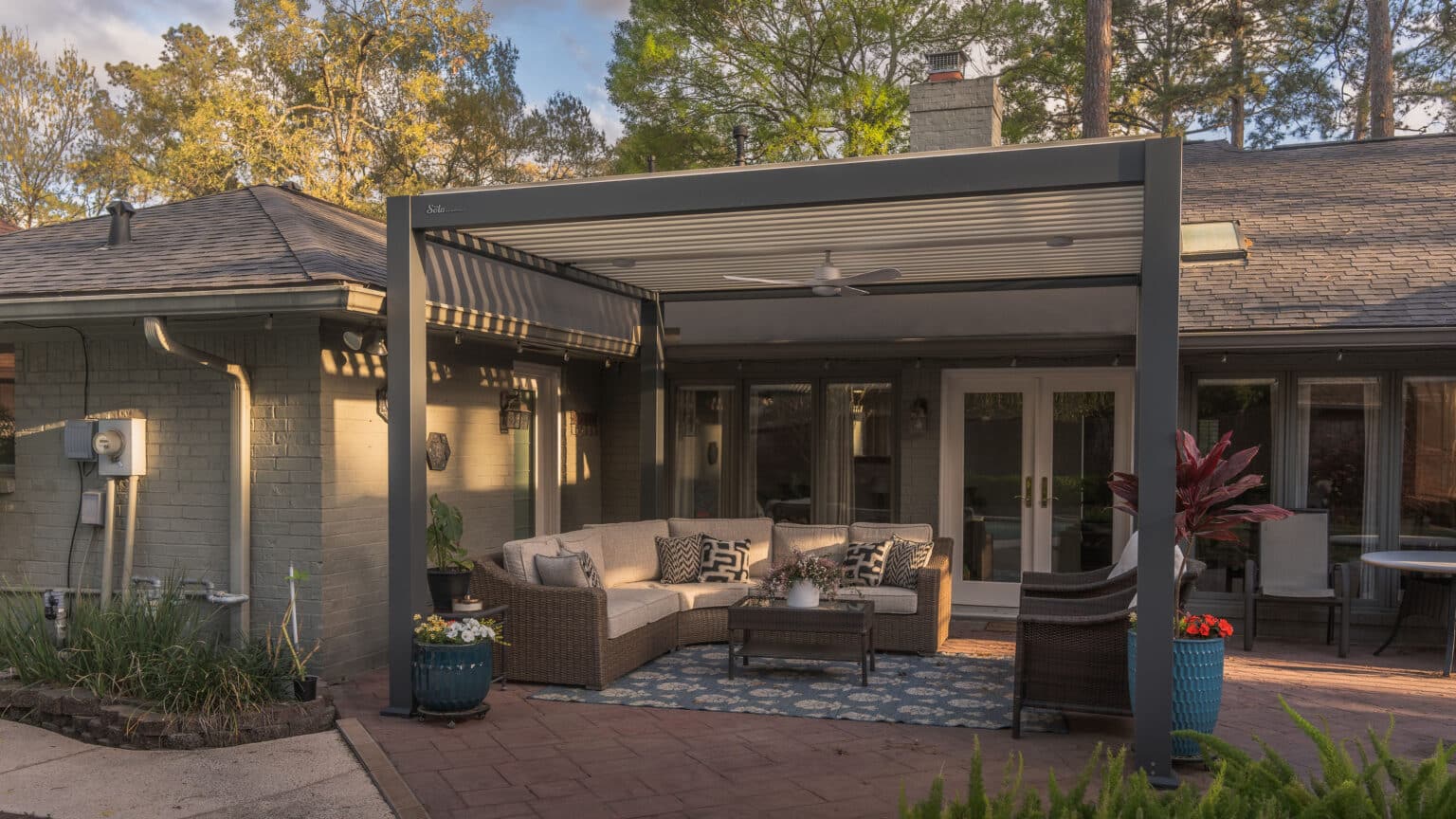Solar Pergola Design Ideas: 6 Modern Aluminum Retractable Styles for ...